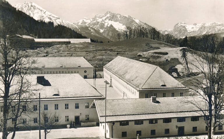 Obersalzberg - Eine Reise durch bewegte Zeiten Verlag Plenk Berchtesgaden